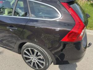 Brūns Volvo V60 2014 Prienai, ar dzinēja tilpumu 2.40 L un nobraukumu 212 tūkst. km par 8199 €, foto 38 vietnē AUTOMOTO.COM.LV