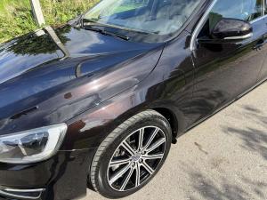 Brūns Volvo V60 2014 Prienai, ar dzinēja tilpumu 2.40 L un nobraukumu 212 tūkst. km par 8199 €, foto 39 vietnē AUTOMOTO.COM.LV