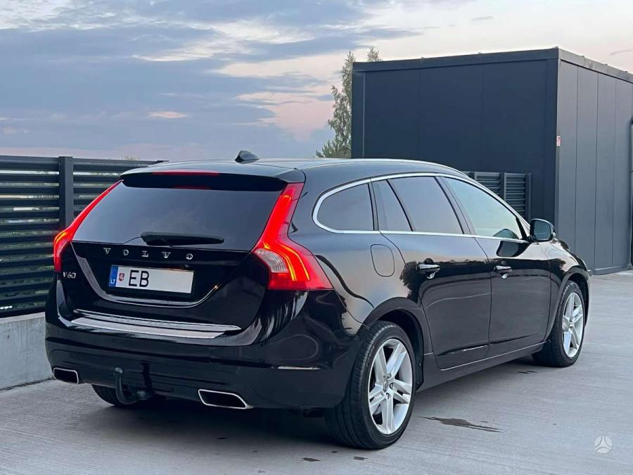 Brown Volvo V60 2014 in Vilnius, with an engine capacity of 0.00 L and mileage of 265 thousand km for 5900 €, photo 5 on AUTOMOTO.COM.LV