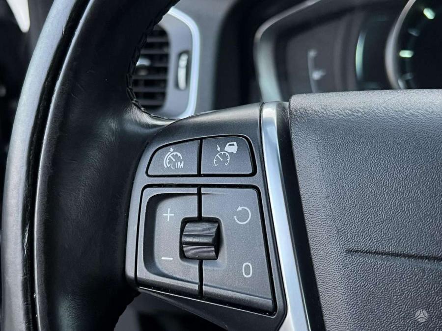 Brown Volvo V60 2014 in Vilnius, with an engine capacity of 0.00 L and mileage of 265 thousand km for 5900 €, photo 19 on AUTOMOTO.COM.LV