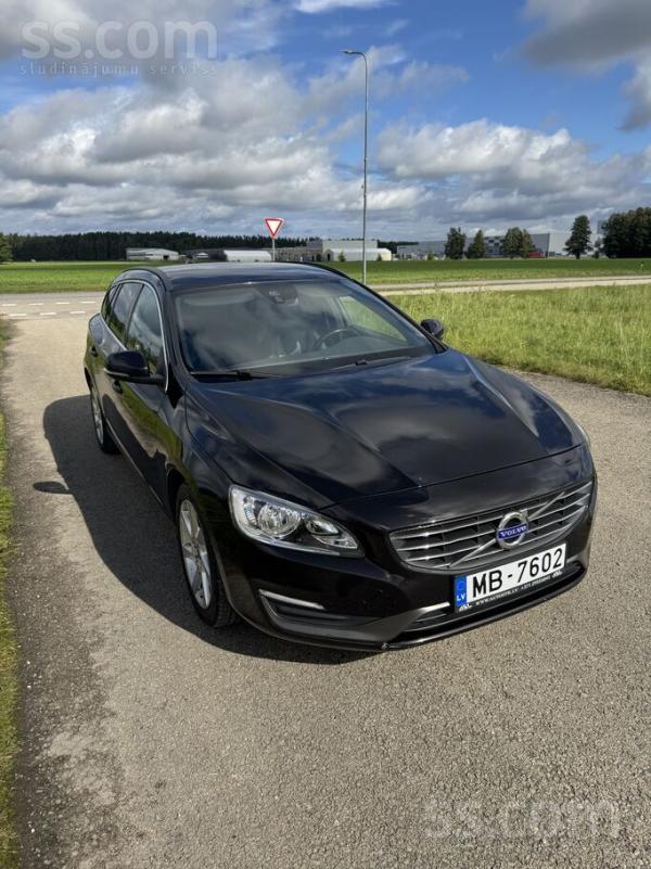 Brown Volvo V60 2014 in Riga, with an engine capacity of 2.00 L and mileage of 300 thousand km for 5750 €, photo 3 on AUTOMOTO.COM.LV