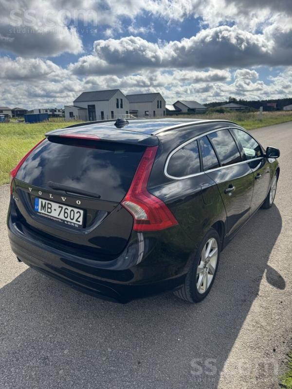 Brown Volvo V60 2014 in Riga, with an engine capacity of 2.00 L and mileage of 300 thousand km for 5750 €, photo 6 on AUTOMOTO.COM.LV