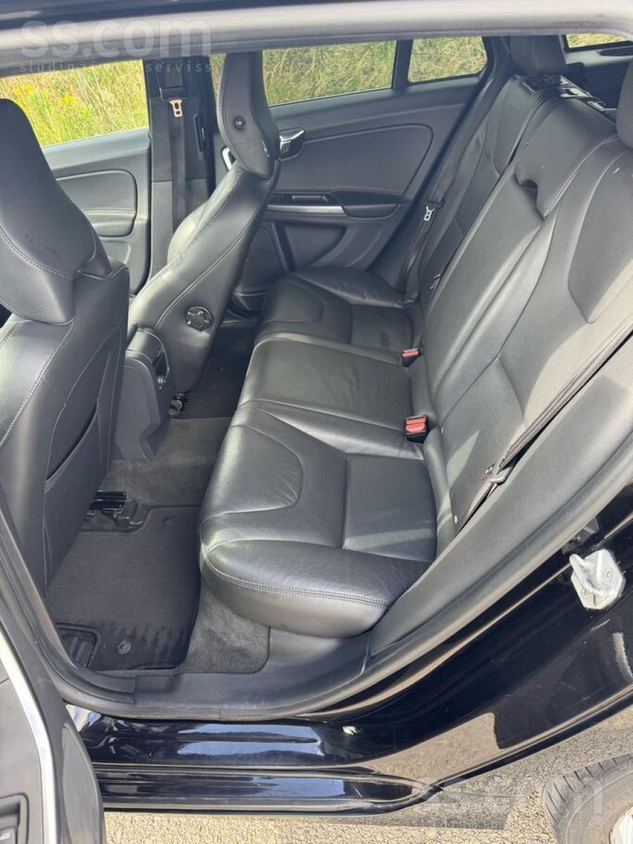 Brūns Volvo V60 2014 Rīga, ar dzinēja tilpumu 2.00 L un nobraukumu 300 tūkst. km par 5750 €, foto 8 vietnē AUTOMOTO.COM.LV