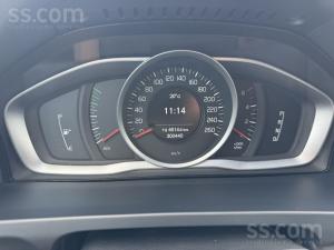 Brūns Volvo V60 2014 Rīga, ar dzinēja tilpumu 2.00 L un nobraukumu 300 tūkst. km par 5750 €, foto 10 vietnē AUTOMOTO.COM.LV