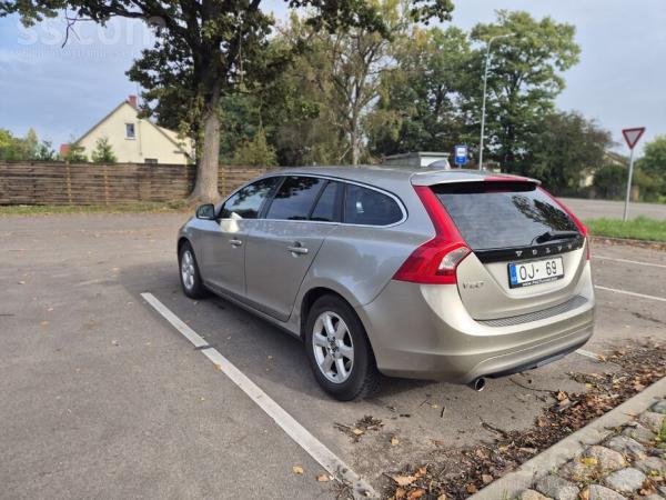Brown Volvo V60 2014 in Jekabpils, with an engine capacity of 1.60 L and mileage of 301 thousand km for 6390 €, photo 8 on AUTOMOTO.COM.LV