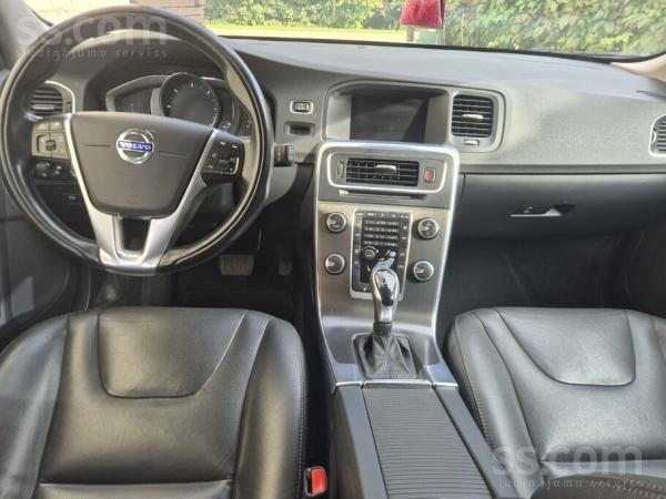 Brown Volvo V60 2014 in Jekabpils, with an engine capacity of 1.60 L and mileage of 301 thousand km for 6390 €, photo 11 on AUTOMOTO.COM.LV