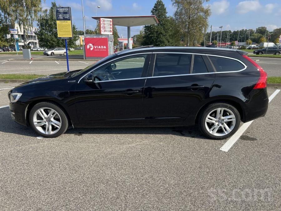 Brūns Volvo V60 2014 Rīga, ar dzinēja tilpumu 2.40 L un nobraukumu 213 tūkst. km par 9450 €, foto 3 vietnē AUTOMOTO.COM.LV
