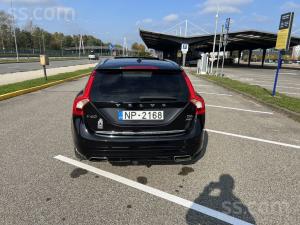Brūns Volvo V60 2014 Rīga, ar dzinēja tilpumu 2.40 L un nobraukumu 213 tūkst. km par 9450 €, foto 4 vietnē AUTOMOTO.COM.LV