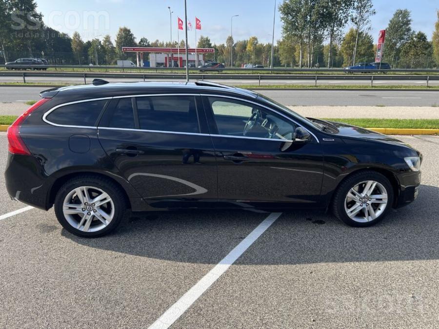 Brūns Volvo V60 2014 Rīga, ar dzinēja tilpumu 2.40 L un nobraukumu 213 tūkst. km par 9450 €, foto 6 vietnē AUTOMOTO.COM.LV