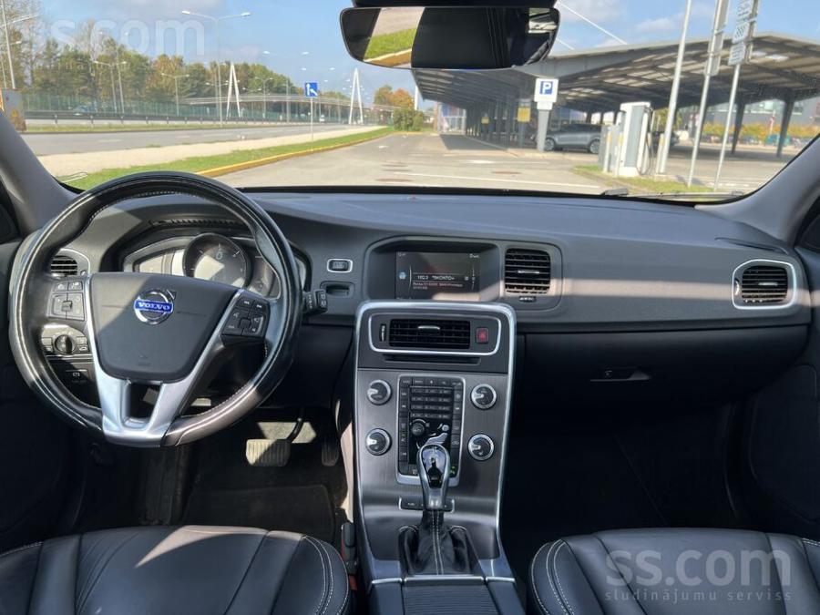 Brūns Volvo V60 2014 Rīga, ar dzinēja tilpumu 2.40 L un nobraukumu 213 tūkst. km par 9450 €, foto 12 vietnē AUTOMOTO.COM.LV