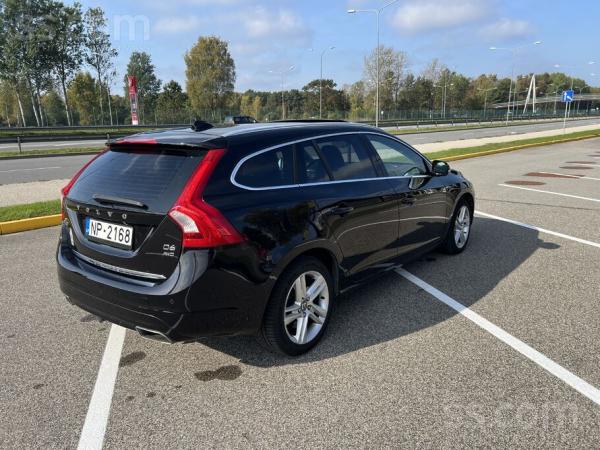 Brown Volvo V60 2014 in Riga, with an engine capacity of 2.40 L and mileage of 213 thousand km for 9450 €, photo 5 on AUTOMOTO.COM.LV