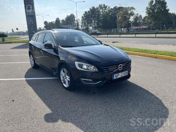 Brown Volvo V60 2014 in Riga, with an engine capacity of 2.40 L and mileage of 213 thousand km for 9450 €, photo 7 on AUTOMOTO.COM.LV