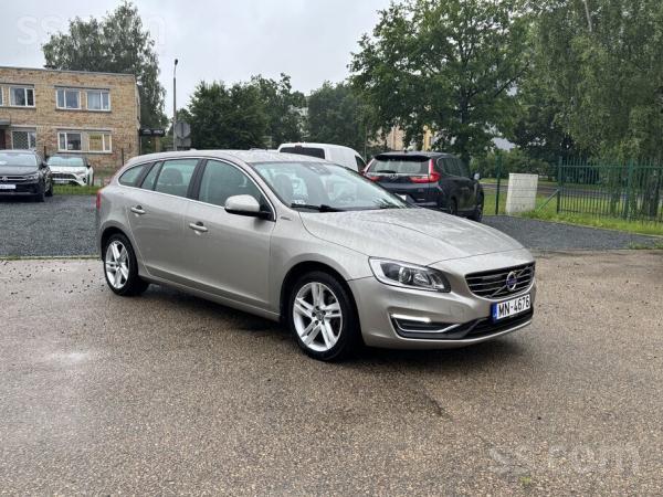 Brūns Volvo V60 2015 Jelgava, ar dzinēja tilpumu 2.40 L un nobraukumu 159 tūkst. km par 8950 €, foto 2 vietnē AUTOMOTO.COM.LV