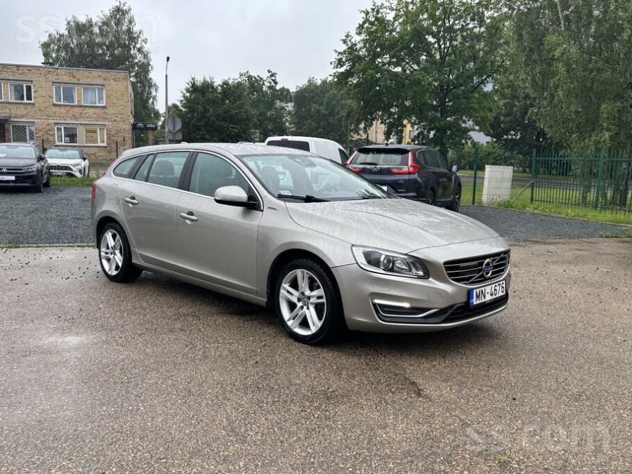 Brūns Volvo V60 2015 Jelgava, ar dzinēja tilpumu 2.40 L un nobraukumu 159 tūkst. km par 8950 €, foto 2 vietnē AUTOMOTO.COM.LV