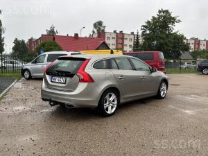 Brūns Volvo V60 2015 Jelgava, ar dzinēja tilpumu 2.40 L un nobraukumu 159 tūkst. km par 8950 €, foto 4 vietnē AUTOMOTO.COM.LV
