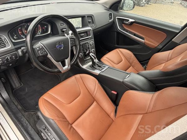 Brūns Volvo V60 2015 Jelgava, ar dzinēja tilpumu 2.40 L un nobraukumu 159 tūkst. km par 8950 €, foto 6 vietnē AUTOMOTO.COM.LV