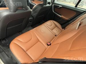 Brūns Volvo V60 2015 Jelgava, ar dzinēja tilpumu 2.40 L un nobraukumu 159 tūkst. km par 8950 €, foto 7 vietnē AUTOMOTO.COM.LV