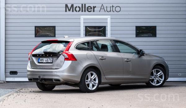 Brown Volvo V60 2015 in Jelgava, with an engine capacity of 2.40 L and mileage of 159 thousand km for 8950 €, photo 4 on AUTOMOTO.COM.LV
