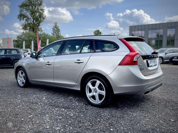 Brūns Volvo V60 2015 Viļņa, ar dzinēja tilpumu 2.00 L un nobraukumu 292 tūkst. km par 6999 €, foto 3 vietnē AUTOMOTO.COM.LV