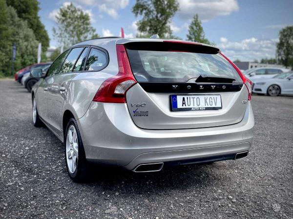 Brūns Volvo V60 2015 Viļņa, ar dzinēja tilpumu 2.00 L un nobraukumu 292 tūkst. km par 6999 €, foto 4 vietnē AUTOMOTO.COM.LV