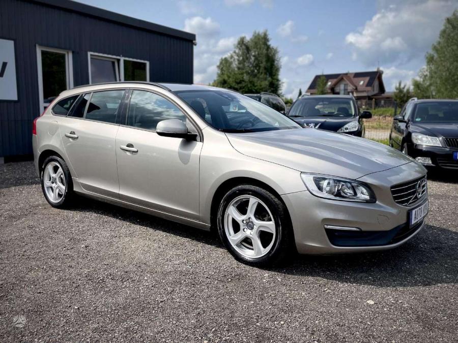 Brown Volvo V60 2015 in Vilnius, with an engine capacity of 2.00 L and mileage of 292 thousand km for 6999 €, photo 7 on AUTOMOTO.COM.LV