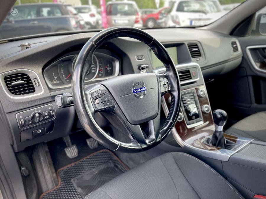 Brown Volvo V60 2015 in Vilnius, with an engine capacity of 2.00 L and mileage of 292 thousand km for 6999 €, photo 15 on AUTOMOTO.COM.LV