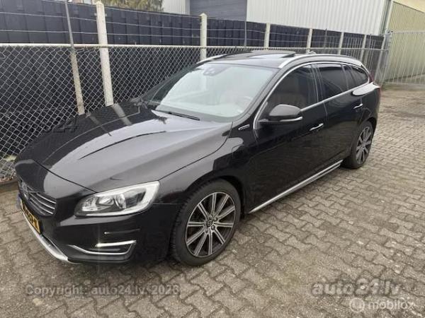 Brūns Volvo V60 2015 Tartu, ar dzinēja tilpumu 2.40 L un nobraukumu 192 tūkst. km par 12100 €, foto 2 vietnē AUTOMOTO.COM.LV