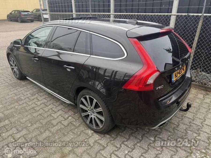 Brown Volvo V60 2015 in Tartu, with an engine capacity of 2.40 L and mileage of 192 thousand km for 12100 €, photo 3 on AUTOMOTO.COM.LV