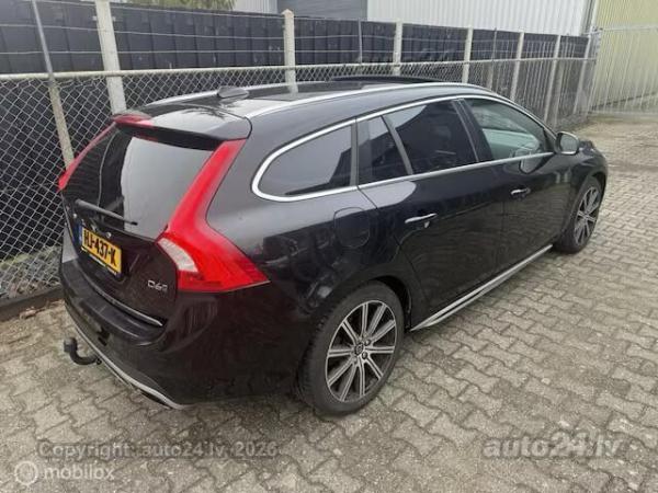 Brūns Volvo V60 2015 Tartu, ar dzinēja tilpumu 2.40 L un nobraukumu 192 tūkst. km par 12100 €, foto 4 vietnē AUTOMOTO.COM.LV