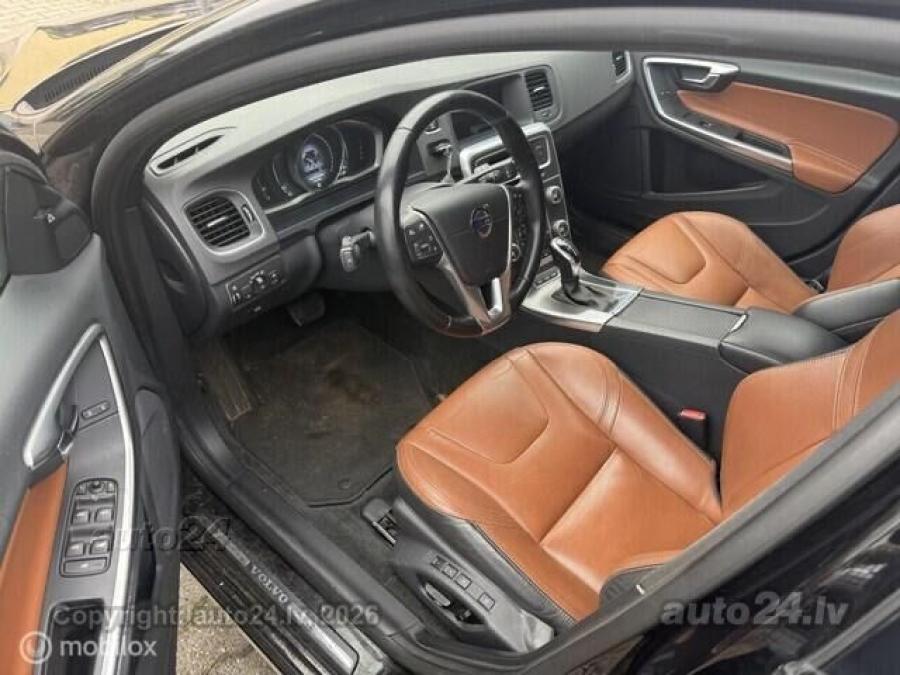 Brown Volvo V60 2015 in Tartu, with an engine capacity of 2.40 L and mileage of 192 thousand km for 12100 €, photo 7 on AUTOMOTO.COM.LV