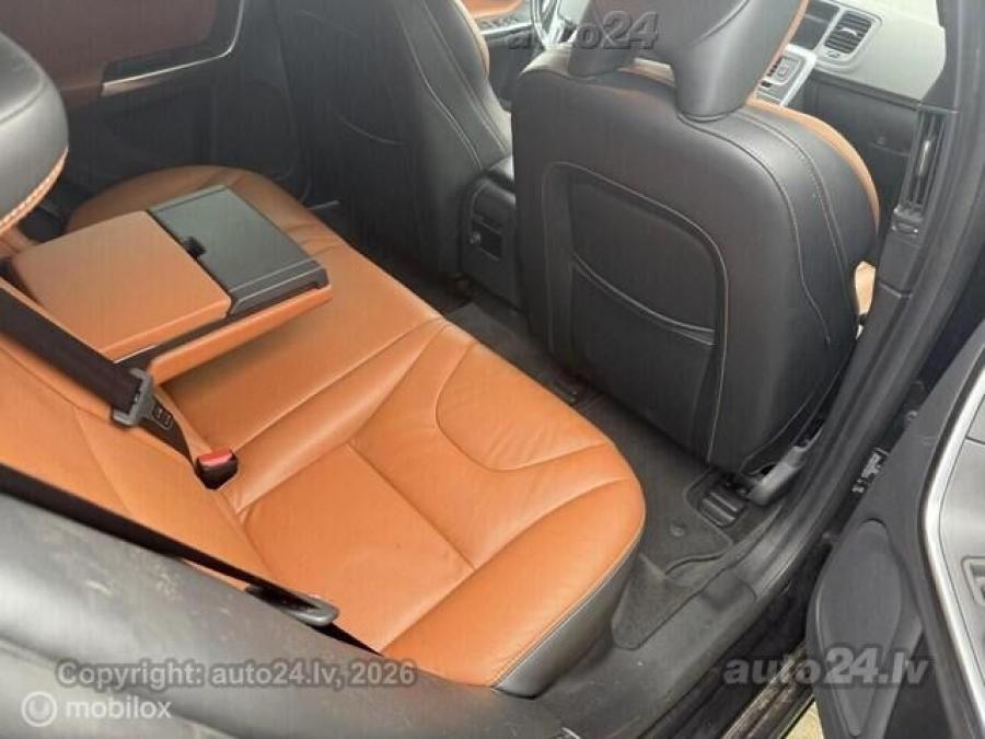 Brown Volvo V60 2015 in Tartu, with an engine capacity of 2.40 L and mileage of 192 thousand km for 12100 €, photo 10 on AUTOMOTO.COM.LV