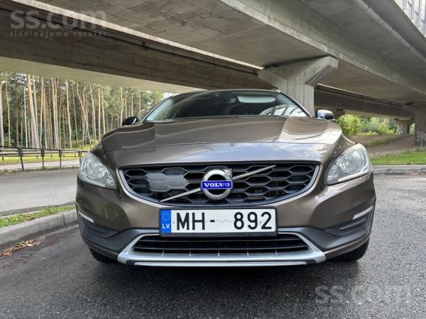 Brūns Volvo V60 2015 Rīga, ar dzinēja tilpumu 2.00 L un nobraukumu 249 tūkst. km par 8490 €, foto 3 vietnē AUTOMOTO.COM.LV