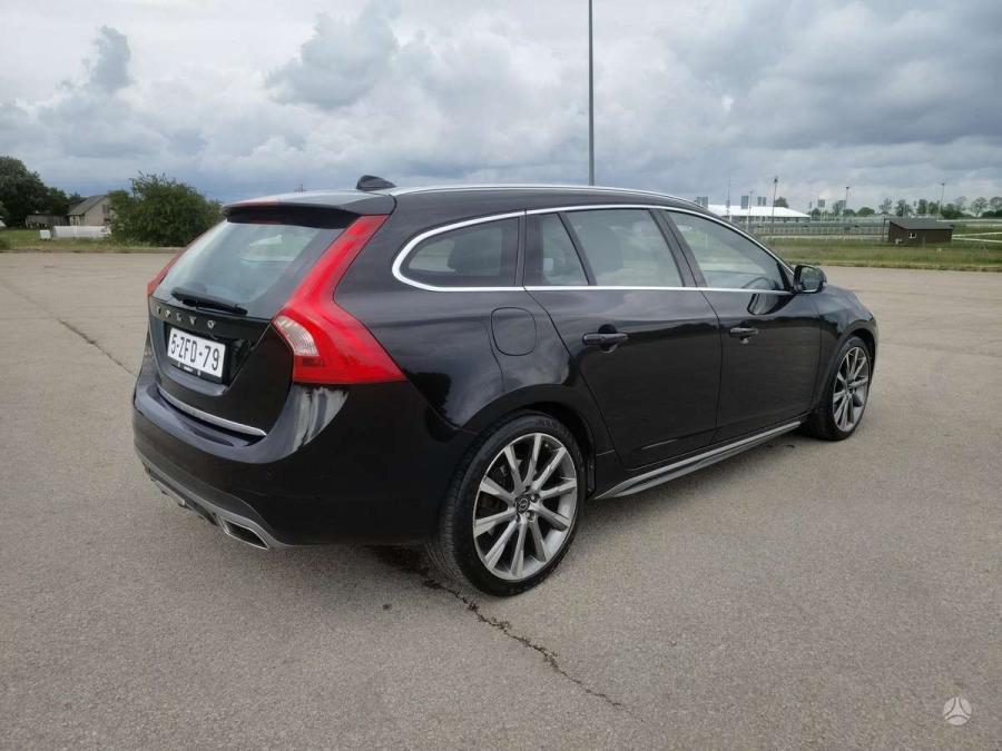 Brown Volvo V60 2015 in Raseiniai, with an engine capacity of 2.40 L and mileage of 290 thousand km for 9250 €, photo 6 on AUTOMOTO.COM.LV