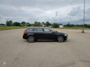 Brown Volvo V60 2015 in Raseiniai, with an engine capacity of 2.40 L and mileage of 290 thousand km for 9250 €, photo 9 on AUTOMOTO.COM.LV