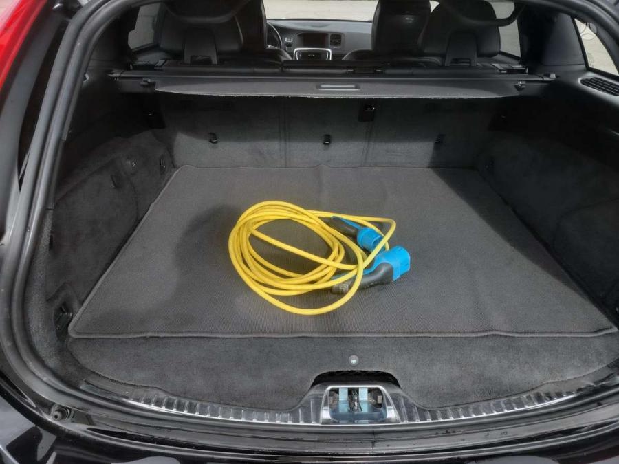 Brown Volvo V60 2015 in Raseiniai, with an engine capacity of 2.40 L and mileage of 290 thousand km for 9250 €, photo 13 on AUTOMOTO.COM.LV