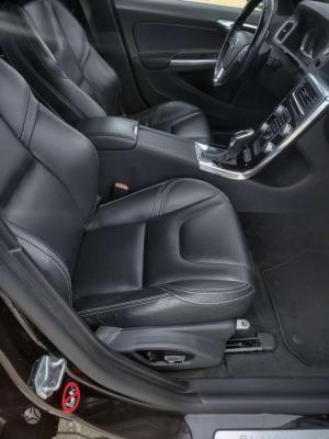Brown Volvo V60 2015 in Raseiniai, with an engine capacity of 2.40 L and mileage of 290 thousand km for 9250 €, photo 17 on AUTOMOTO.COM.LV