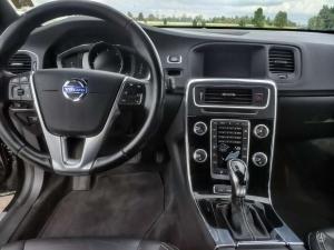 Brown Volvo V60 2015 in Raseiniai, with an engine capacity of 2.40 L and mileage of 290 thousand km for 9250 €, photo 21 on AUTOMOTO.COM.LV