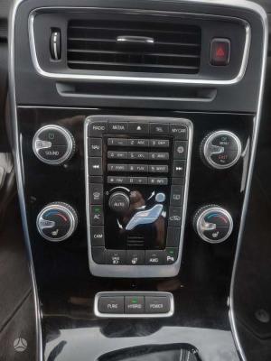 Brown Volvo V60 2015 in Raseiniai, with an engine capacity of 2.40 L and mileage of 290 thousand km for 9250 €, photo 24 on AUTOMOTO.COM.LV