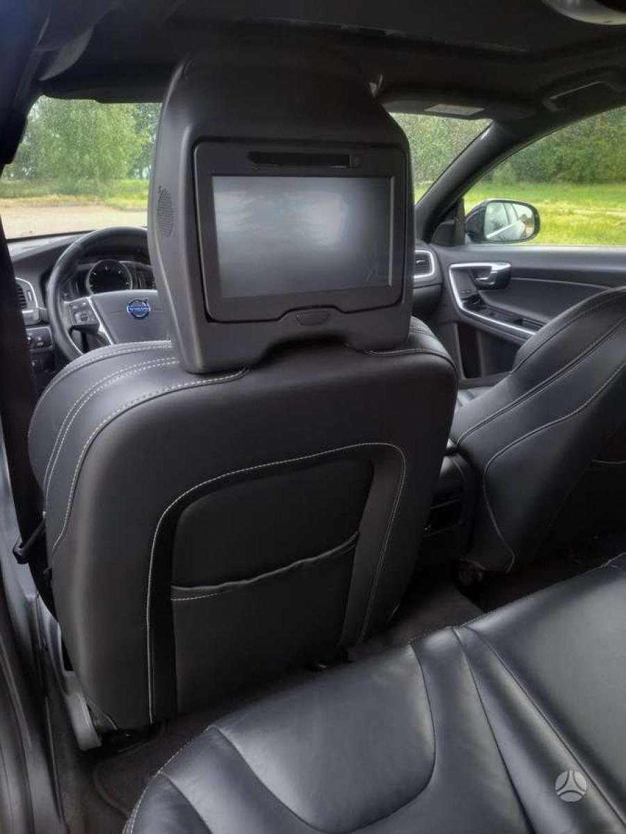 Brown Volvo V60 2015 in Raseiniai, with an engine capacity of 2.40 L and mileage of 290 thousand km for 9250 €, photo 29 on AUTOMOTO.COM.LV