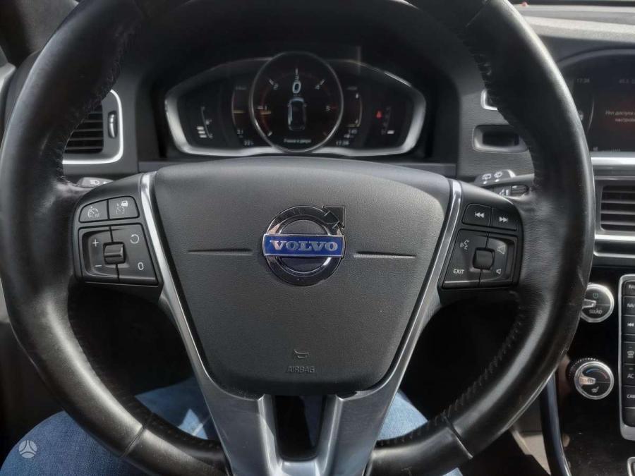 Brown Volvo V60 2015 in Raseiniai, with an engine capacity of 2.40 L and mileage of 290 thousand km for 9250 €, photo 31 on AUTOMOTO.COM.LV