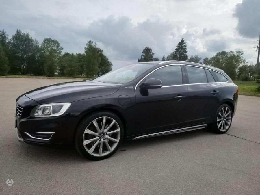 Brown Volvo V60 2015 in Raseiniai, with an engine capacity of 2.40 L and mileage of 290 thousand km for 9250 €, photo 36 on AUTOMOTO.COM.LV