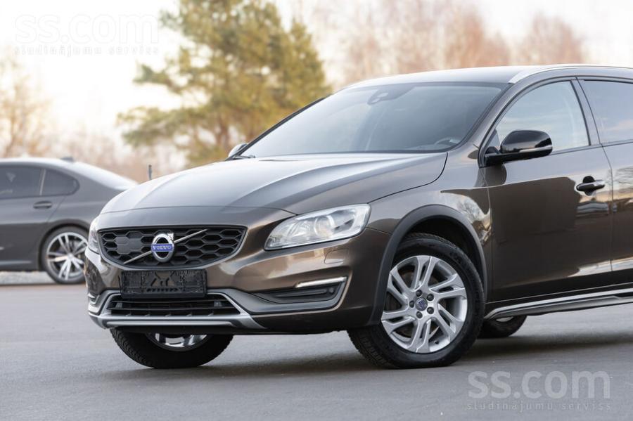Brūns Volvo V60 2016 Jelgava, ar dzinēja tilpumu 2.40 L un nobraukumu 0 tūkst. km par 12500 €, foto 2 vietnē AUTOMOTO.COM.LV