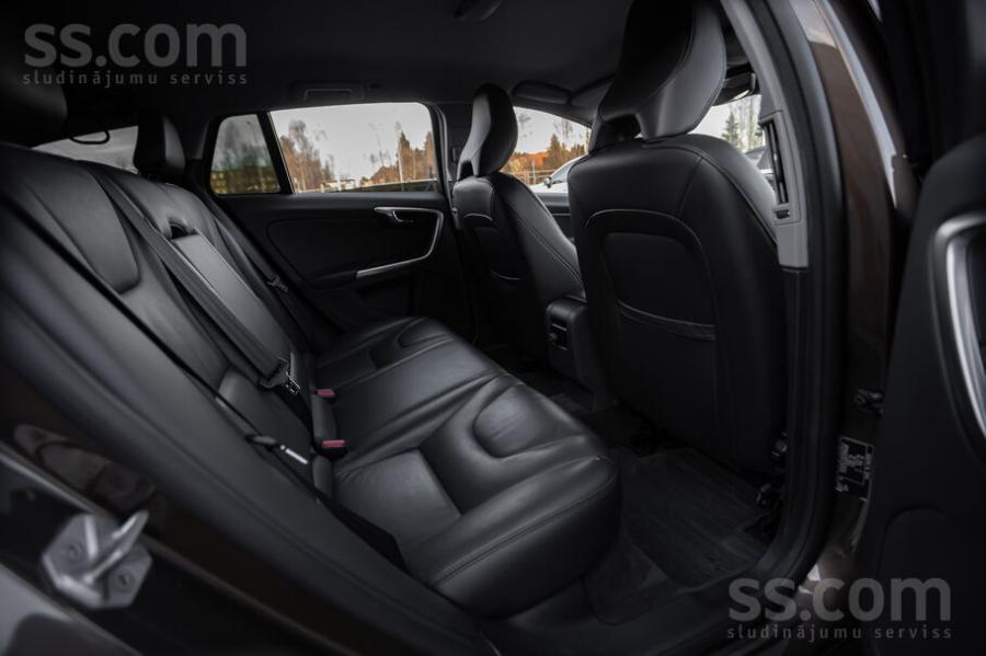 Brūns Volvo V60 2016 Jelgava, ar dzinēja tilpumu 2.40 L un nobraukumu 0 tūkst. km par 12500 €, foto 11 vietnē AUTOMOTO.COM.LV