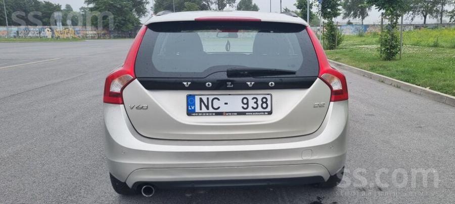 Brūns Volvo V60 2017 Liepāja, ar dzinēja tilpumu 2.00 L un nobraukumu 191 tūkst. km par 7200 €, foto 2 vietnē AUTOMOTO.COM.LV