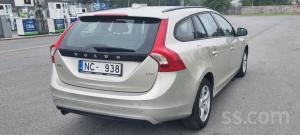 Brūns Volvo V60 2017 Liepāja, ar dzinēja tilpumu 2.00 L un nobraukumu 191 tūkst. km par 7200 €, foto 3 vietnē AUTOMOTO.COM.LV