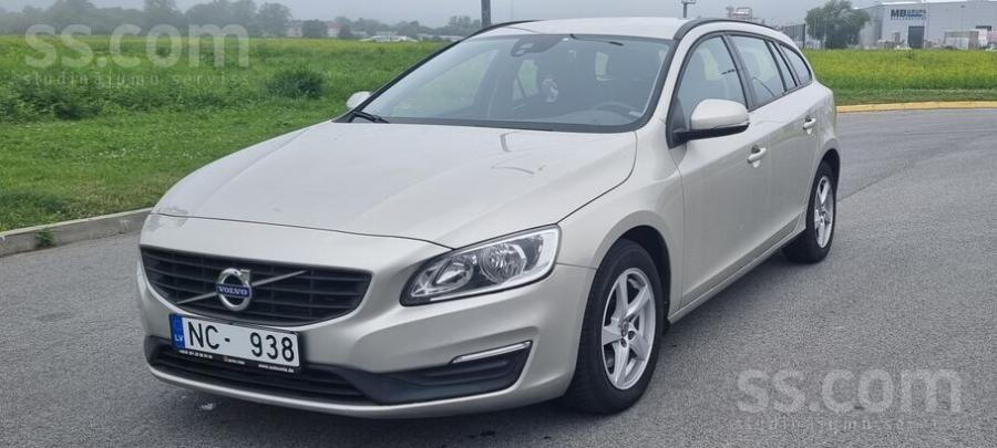 Brūns Volvo V60 2017 Liepāja, ar dzinēja tilpumu 2.00 L un nobraukumu 191 tūkst. km par 7200 €, foto 4 vietnē AUTOMOTO.COM.LV
