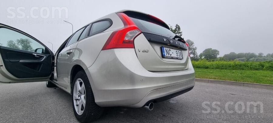 Brūns Volvo V60 2017 Liepāja, ar dzinēja tilpumu 2.00 L un nobraukumu 191 tūkst. km par 7200 €, foto 15 vietnē AUTOMOTO.COM.LV