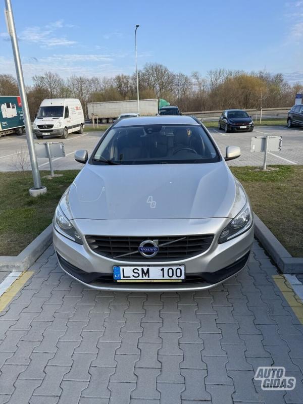Brūns Volvo V60 2017 Kauņa, ar dzinēja tilpumu 2.00 L un nobraukumu 455 tūkst. km par 4800 €, foto 1 vietnē AUTOMOTO.COM.LV