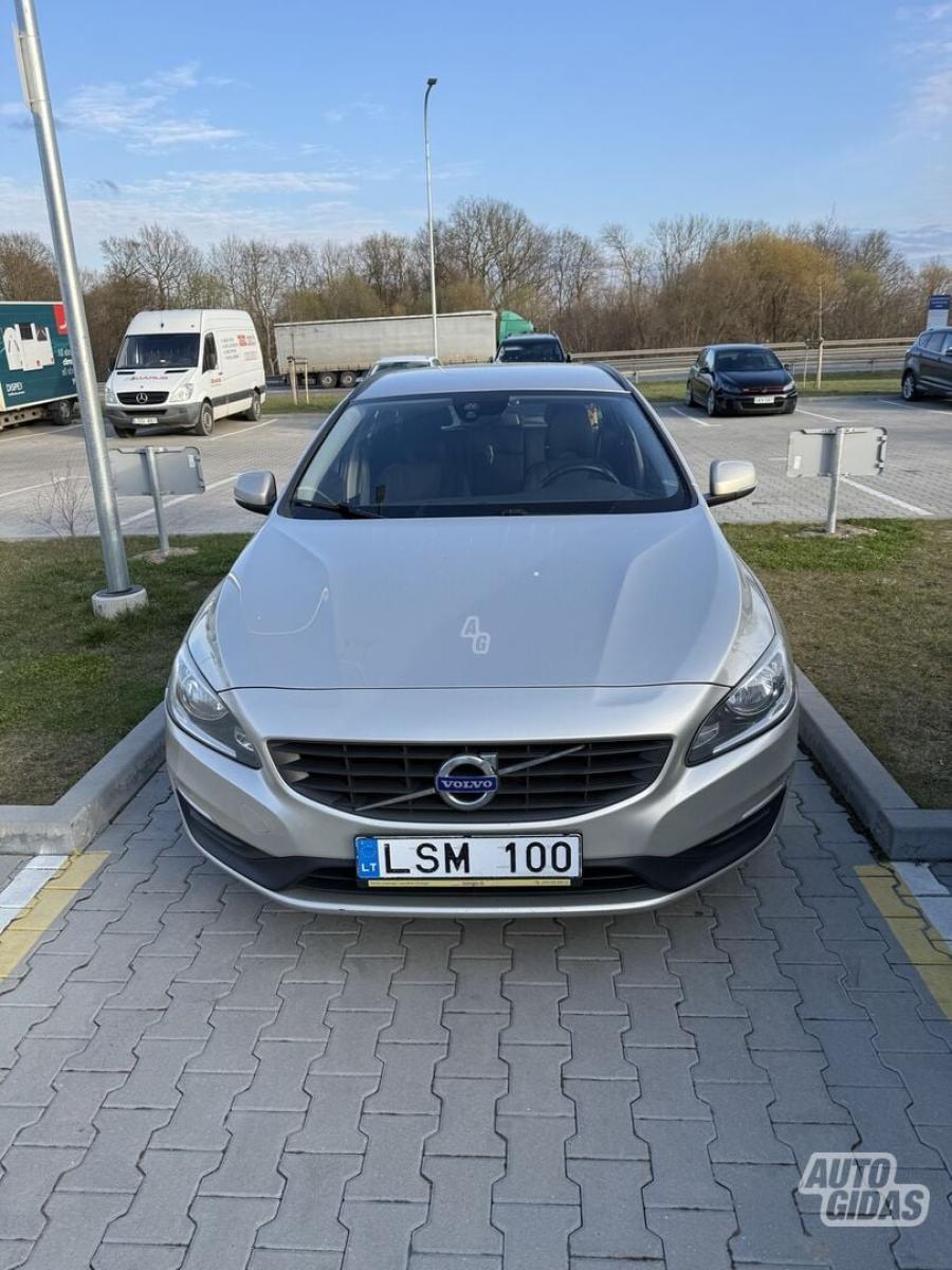 Brūns Volvo V60 2017 Kauņa, ar dzinēja tilpumu 2.00 L un nobraukumu 455 tūkst. km par 4800 €, foto 1 vietnē AUTOMOTO.COM.LV