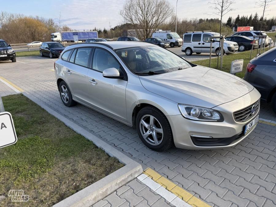 Brūns Volvo V60 2017 Kauņa, ar dzinēja tilpumu 2.00 L un nobraukumu 455 tūkst. km par 4800 €, foto 3 vietnē AUTOMOTO.COM.LV